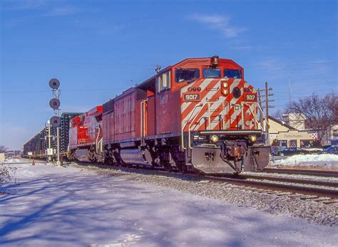 Red Barn Leading A Cp Rail Sd40f 2 Had Train 500 Rolling A Flickr