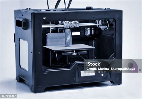 3d 프린터 작동 하 고 뜨거운 녹은 플라스틱에서 개체를 만듭니다 산업 혁명에 대한 스톡 사진 및 기타 이미지 산업 혁명 모던 양식 0명 Istock
