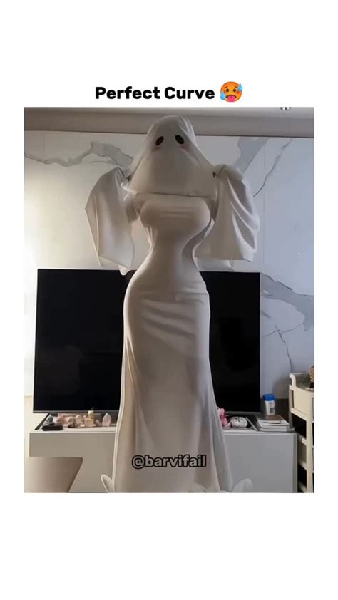 𝗡𝗮𝘂𝗴𝗵𝘁𝘆 𝘄𝗼𝗿𝗹𝗱😉 Damn This Curve 🥵😍 Memes Funny Reels
