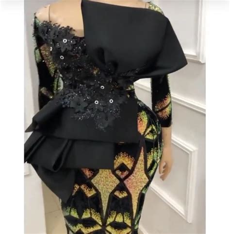 Pin By Esther Ekanem On Ankara Blouses African Design Dresses Short