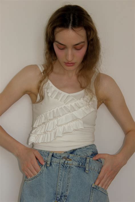 유히리 프릴 캐미 탑아이보리 위시버킷