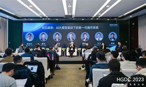 荣耀开发者大会举办圆桌论坛，共话ai大模型掀起的人机交互变革 雷科技