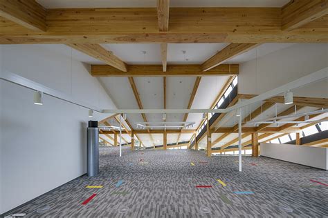 Se Distribuyen Siete Techos De Aguilón Superpuestos En El Centro De Innovación De Haruna Japón