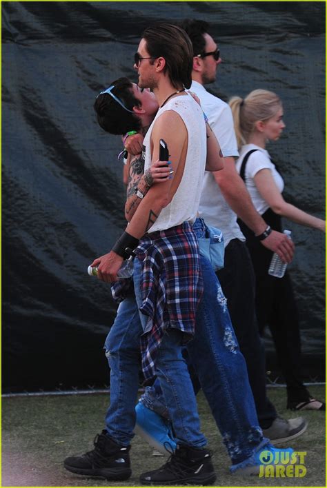 Jared Leto Gets Flirty With Halsey At Coachella Photo 3634485 Coachella Jared Leto Photos