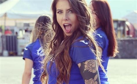 Cruz Azul Sofia Schellemberg Sorprende A Los Cementeros Con Atrevidas Fotos