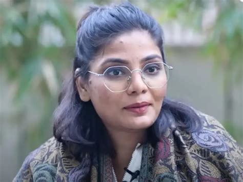 साइज तो देखों नेहा राठौर बुरी फंसी Fir हुई तो निकाला गुस्सा लिखा