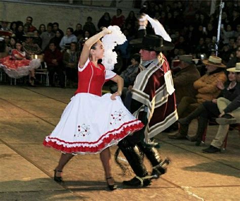 Bailando Cueca Chilena Vestidos Chinos Vestidos Tradicionales
