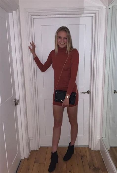 9 Hot Sexy Esme Morgan Bikini Pics