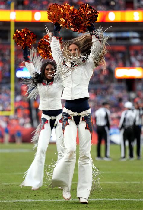 Former Denver Broncos Cheerleader Si Swimsuit Model Berkleigh Wright In Images