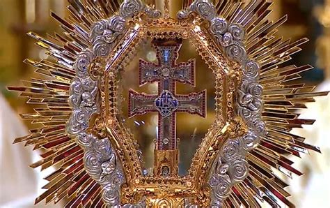 Cruz De Caravaca Historia Y Significado De La Cruz Protectora