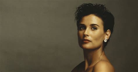 Anyaszült Meztelenül 7 Hónapos Terhesen állt Demi Moore A Leghíresebb