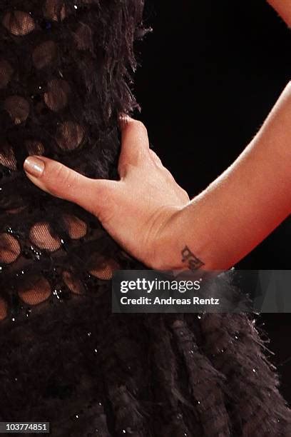 Jessica Alba Tattoo Photos And Premium High Res Pictures Getty Images