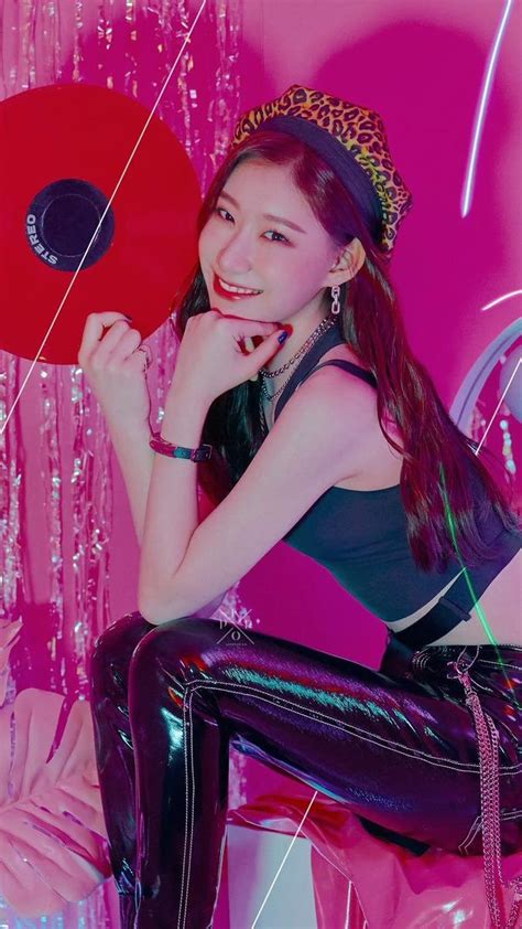 Itzy Yuna Wallpapers Wallpaper Cave