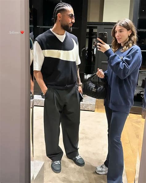 تیپ و استایل گنگ صیادمنش در کنار همسر خارجی‌اش