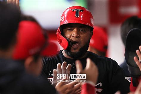 소크라테스 가족 한국에서는 문제없었는데 진짜 한국 복귀 포석 뒀나 대만행은 고사 Zum 뉴스