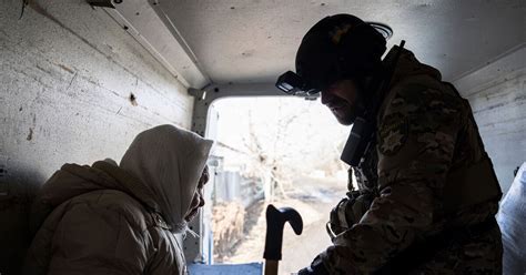Inminente Retiro Ucraniano De Ciudad Asediada Civiles Huyen Infobae