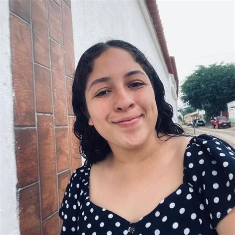 María Lemus Lemus1 23 • Threads Say More