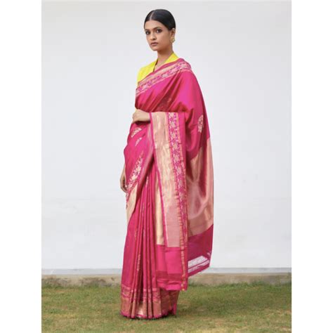 Deepika Padukones Rani Pink Raw Mango Silk Sari Is A Bridal Trousseau