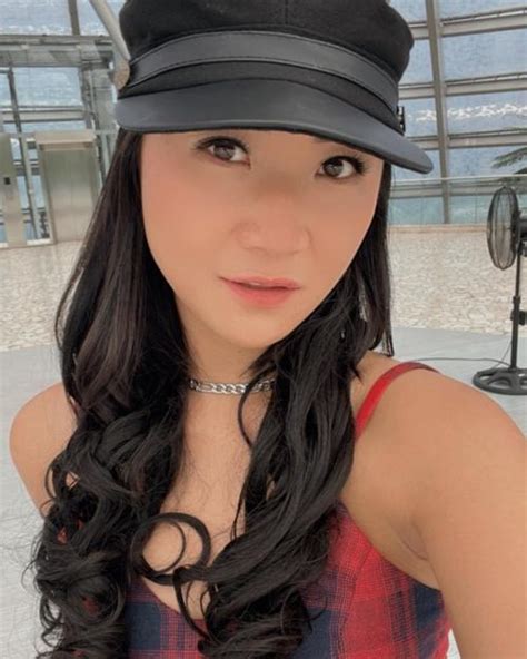 4 Asisten Artis Yang Punya Paras Rupawan Sukses Curi Perhatian Publik