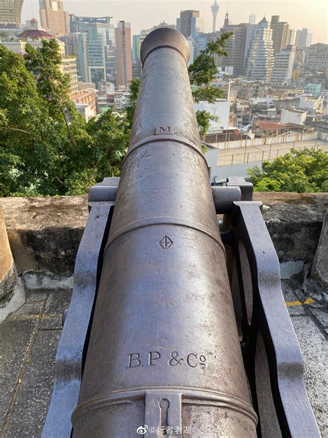 大炮台公园城墙上的大炮，历来是一个游客最爱的地方