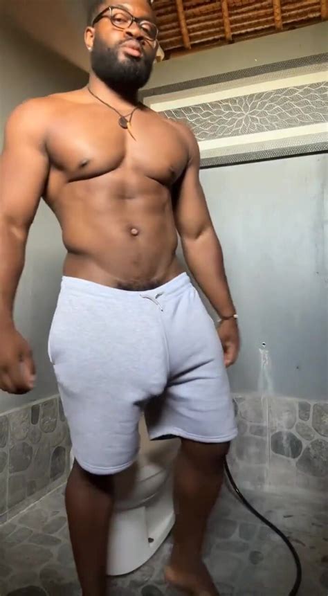 Thick Muscular Dude Showing Off Big Bulge 中文
