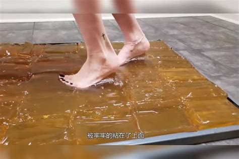 小伙挑战世界上最黏的胶水，结局你猜怎么着？看完笑出腹肌！胶水结局腹肌