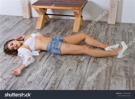 14 Wynikiów Dla „unconscious Woman Lingerie” W Kategorii Obrazy
