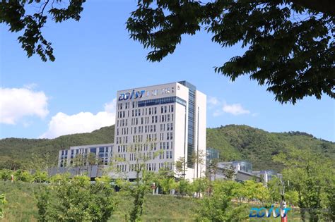 Dgist 렌즈에 비친 Dgist 초록의 계절이 성큼 다가왔습니다🌳🌿 싱그러움으로 가득찬