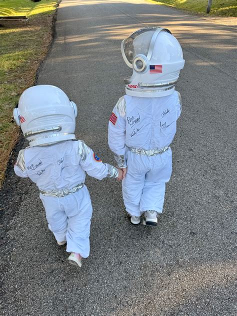 Signing Experience Artemis Ii Astronauts Collectspace Messages