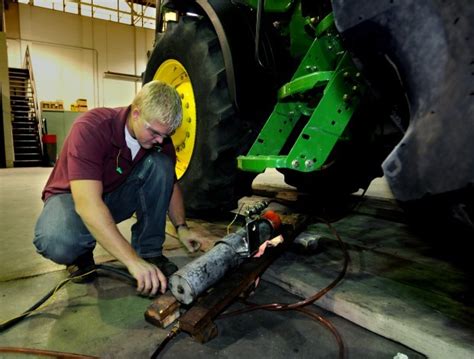 Tractor Lab Puts Deeres Upgrade To The Test