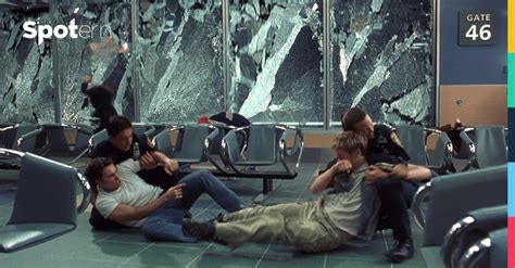 Alex Browning Played By Devon Sawa Outfits On Final Destination