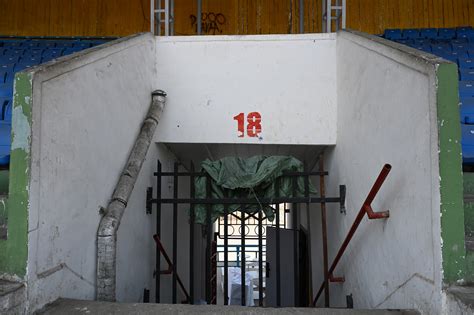 Төв цэнгэлдэх хүрээлэнгийн гадна дотор талбайн засварын ажил үргэлжилж байна