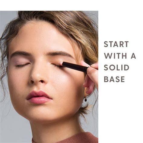 How To Apply Makeup To Hooded Eyes According To Makeup Artists