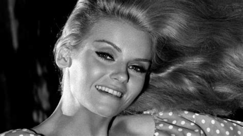 Hollywood News Its Alive Actress Sharon Farrell Passes Away At 82