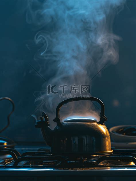 炉子上烧水壶高清摄影大图 千库网