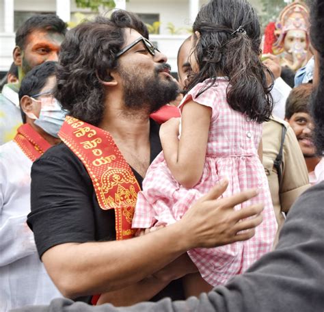 Allu Arjun Completes Ganesh Visarjan