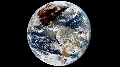 Eclipse In Motion Dramatic Space Footage Of The Total Solar Eclipse