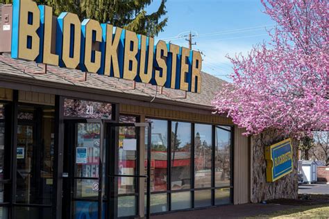 Worlds Last Blockbusters Sign Is Stolen By Crooks But Then Replaced