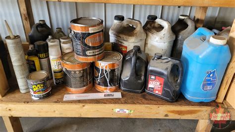 Grouping Oil Varsol Methanol Etc Incl Two 4l Jugs Of 15w40