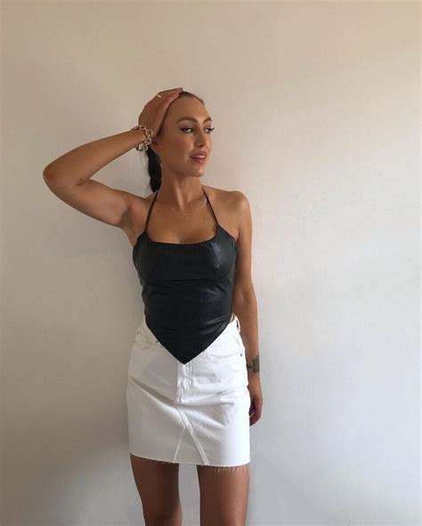 32 Ideas On How To Wear Halter Top Outfits Outfit Trends