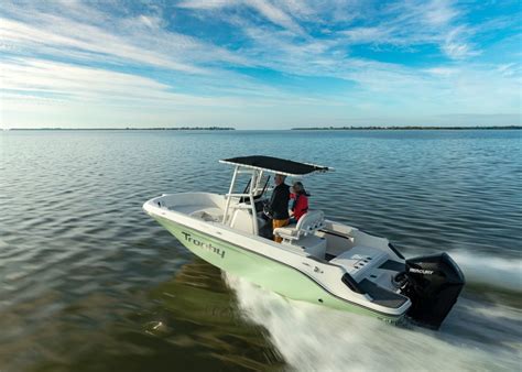 2022 Bayliner Trophy T22 Cc Power Boating Magazine