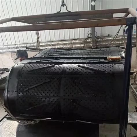 Small Shot Blaster Tumble Belt Crawler Type Shot Blasting Machine For Bolts Nuts Forging Parts