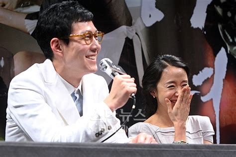 포토 전도연 베드씬 이야기 쑥스러워