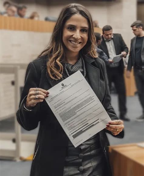 Sobre Mim Ana Carolina Oliveira