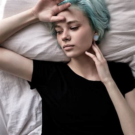 Counselor Shares The 5 Physically Uncomfortable Signs Your Body Is