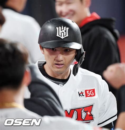 김병희짜릿한 추격의 솔로포 사진