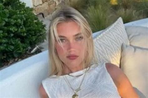 Itv Emmerdale Star Mimi Slinger Told Oh My God As She Poses In Bikini