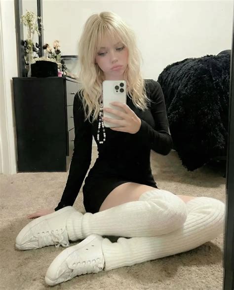 The Perfect Ig Vibe Cozy Floor Selfie With Thigh Highs Prompt Nano