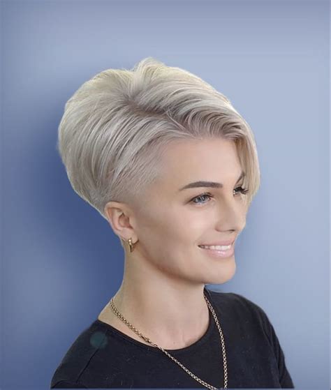 Pin By Laurel Caponigro On Make Up Short Blonde Hair Short Hair