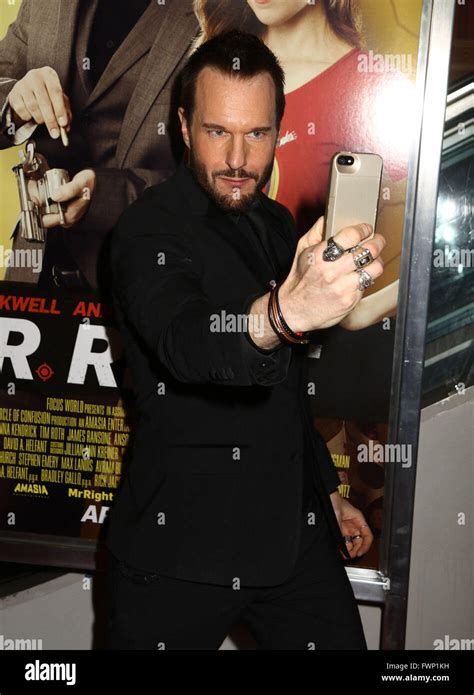 New York Usa 6th Apr 2016 Actor Michael Eklund Takes Video Of The Press With His Cell Phone
